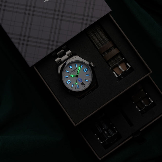 Thomas Earnshaw Discovery Ascot Automatic Damien Broderick White Knight ...